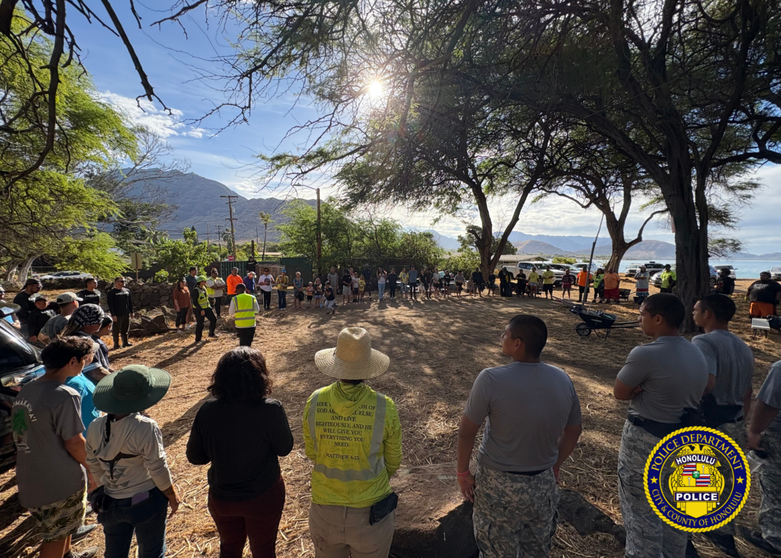 Community Comes Together for Mauna Lahilahi Cleanup - Honolulu Police ...